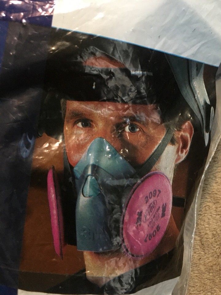 3M 7501 Half Face Mask Respirator & 2- 7093 Cartridges | eBay