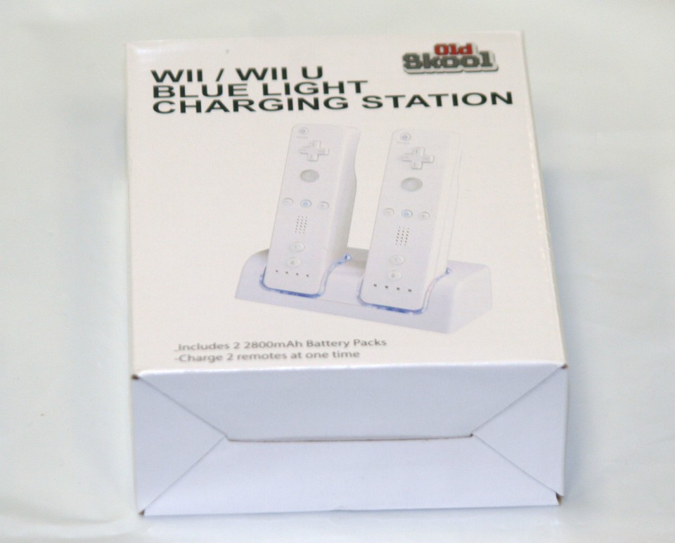 Old Skool Blue Light Dual Charging Dock Station for Wii & Wii U (WHITE ...