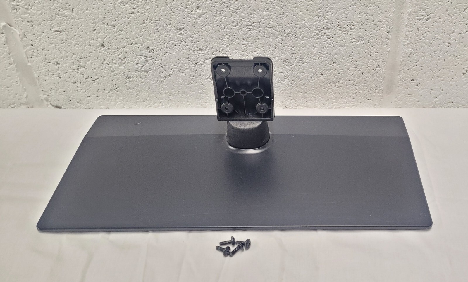 TV Stand For 32" BUSH DLED32HDSC HITACHI 32HE2100UA With Fitting Screws ...