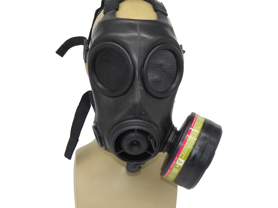 FN12 Gas Mask Single Filter Black Smoke 2mm polycarbonate Lenses. | eBay