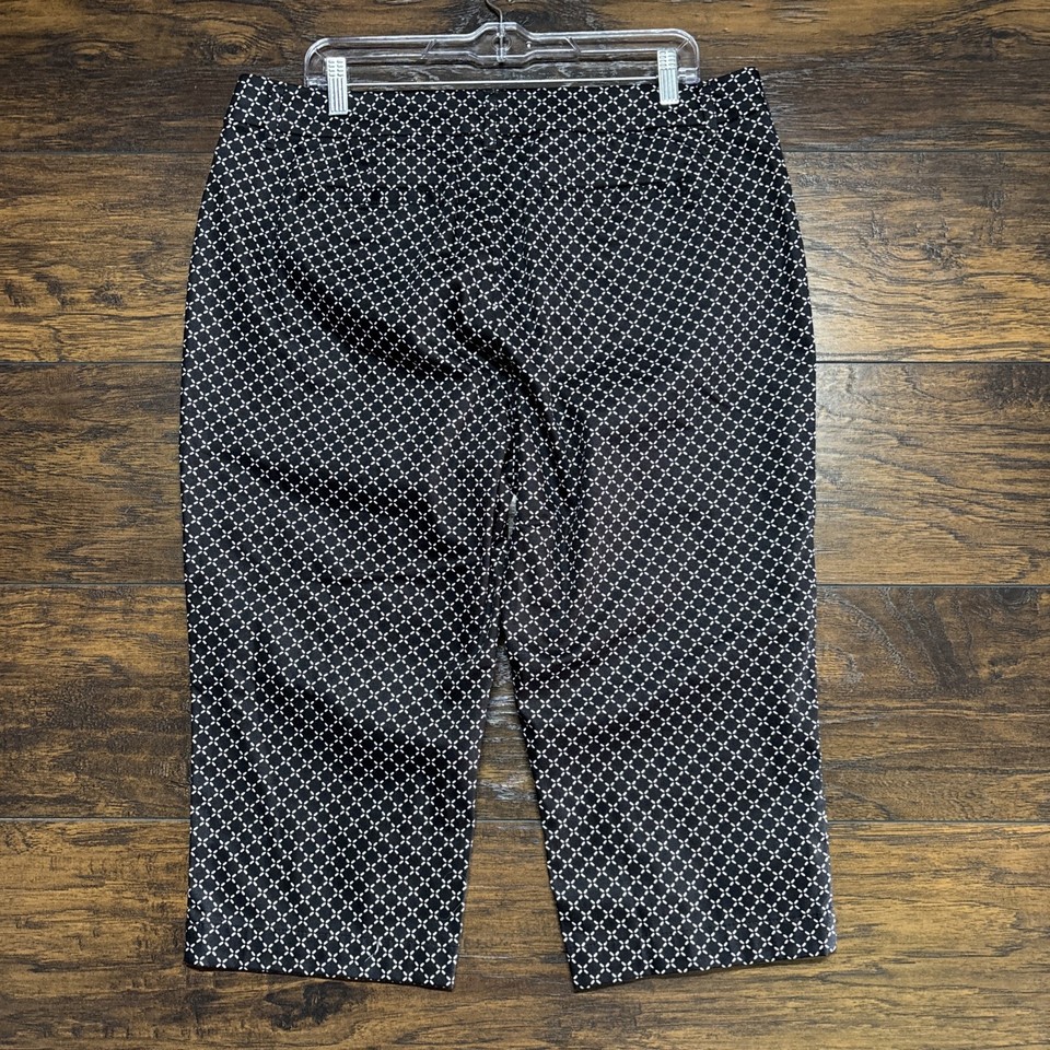 St. John's Bay Women's Capri Pants - Black Geometric, High-Rise - Size ...