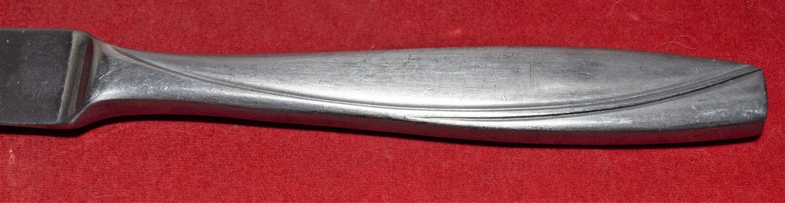 Oneida 18/10 stainless-Camlynn Cleo pattern-frosted handle dinner knife ...