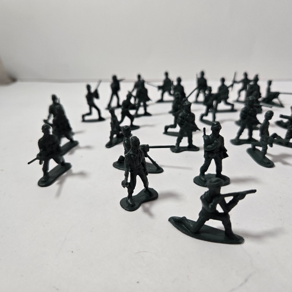 Lot of Green and Tan Plastic Mini Army Men 1" Inch Toy Soldiers ...