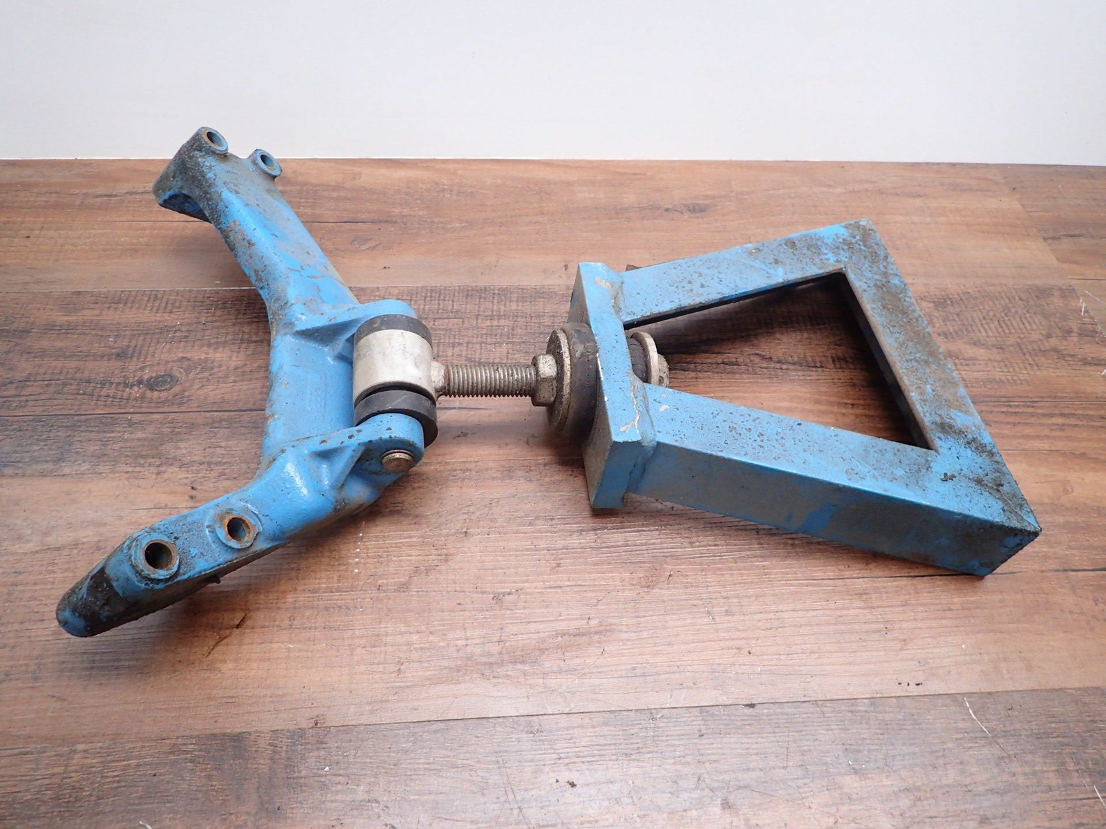 OMC Stringer Sterndrive 120 140 Front Engine Mount & Cradle 907747 | eBay