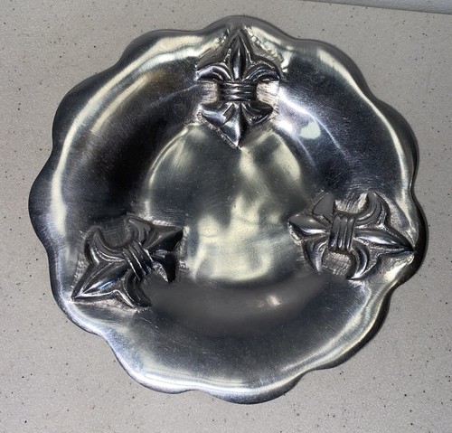 Vintage IHI Metal FLEUR-DE-LIS Bowl Plate SW16 | eBay