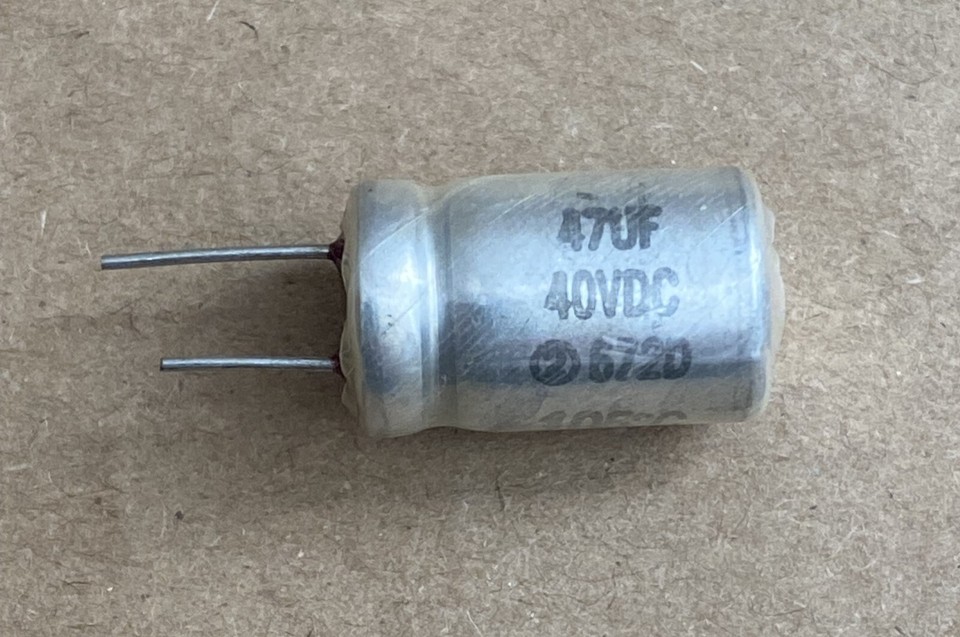 672D476H040CD5C, Sprague, Alum. Electrolytic Capacitor, 47µF 40V 16x10 ...