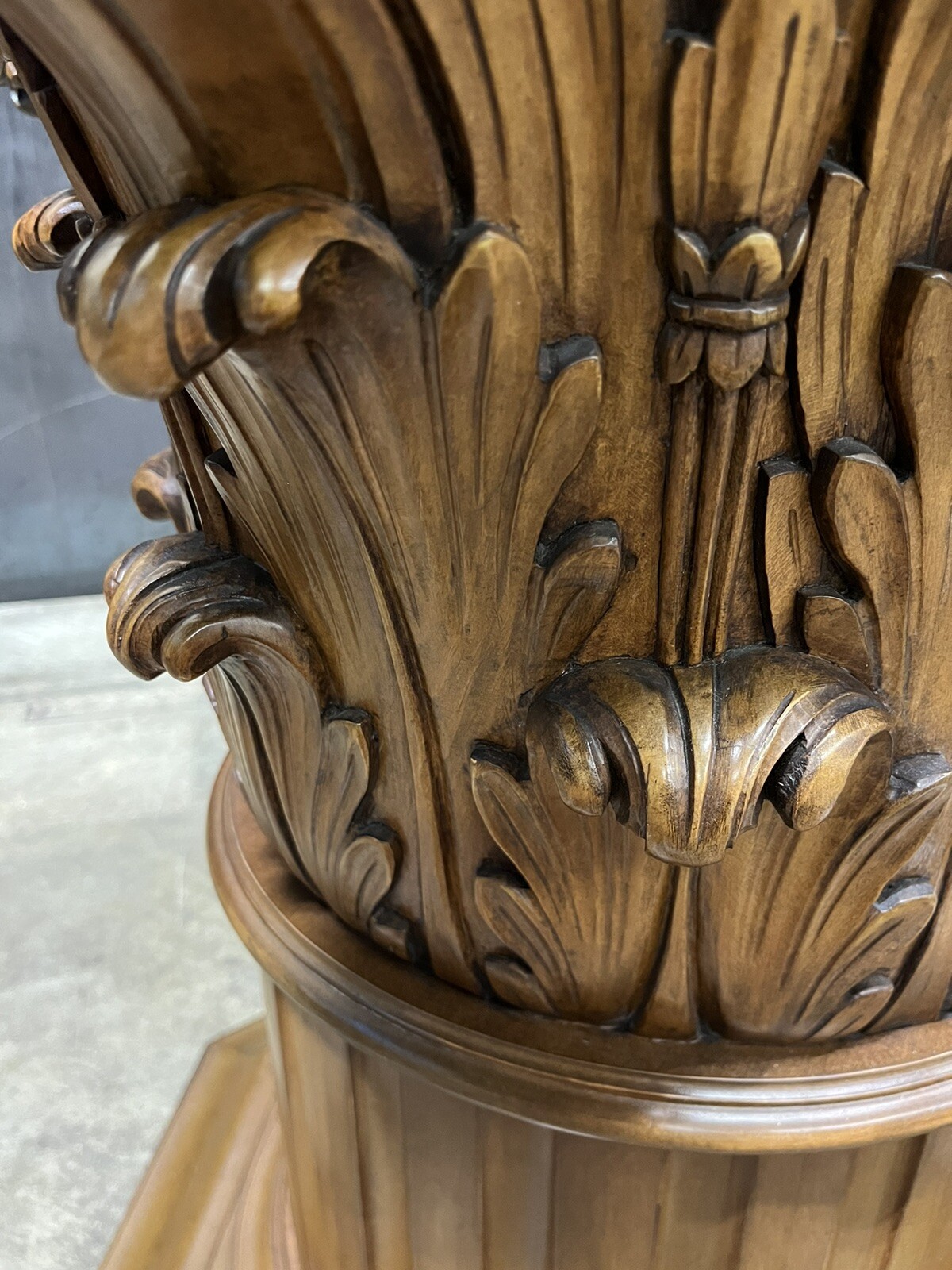 Karges Ogre Round Dining Table Hand-Carved Corinthian Column Base; 68 ...
