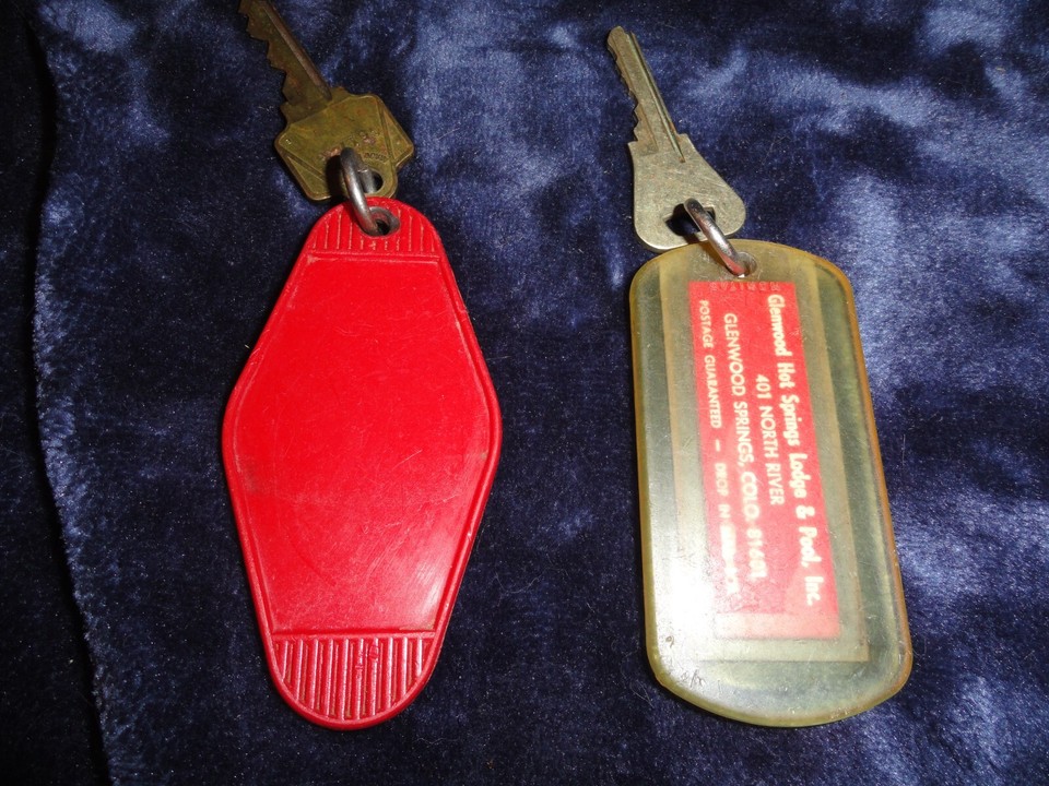 2 Vintage Motel Hotel Room Keys Fobs Western Motor Inn Co. Glenwood Hot ...
