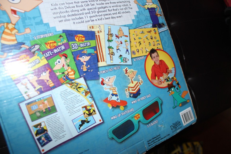 unused PHINEAS AND FERB Deluxe Book Gift Set Skateboard 3D Glasses Wind ...
