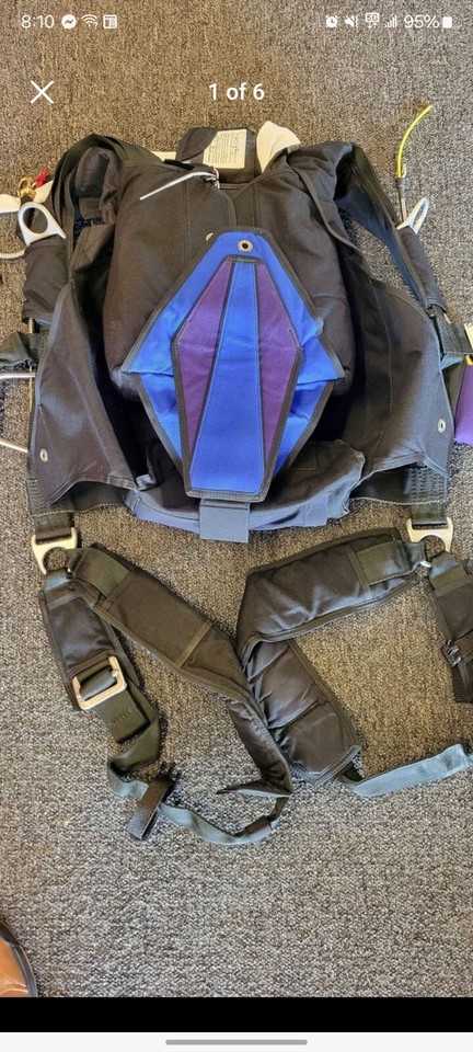 Complete Skydiving Rig - sabre 135 - javelin c 18 oj container blue on ...