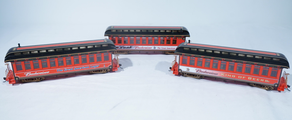 "Budweiser Holiday Express" Illuminated Electric Train w/Engine/Tinder ...