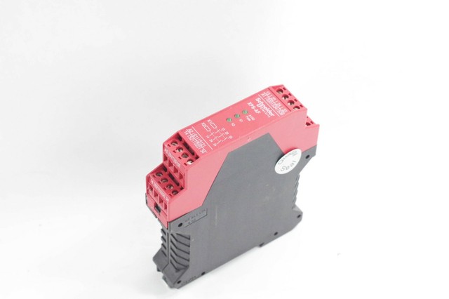 Schneider Electric XPSAF5130P Square D 2.5a 300v Safety RLY for sale ...