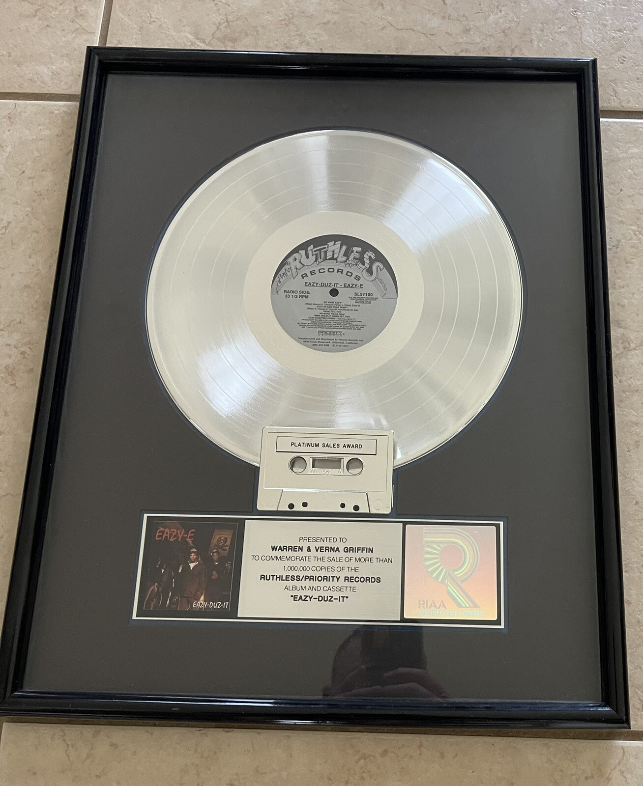EAZY-E “EAZY DUZ IT” PLATINUM PLAQUE RIAA AWARD PRESENTED TO DR.DRE MOM ...