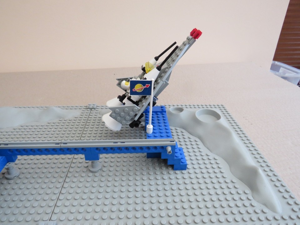 LEGO 1980 6970 Classic Space Beta-1 Command Base Complete Set with ...