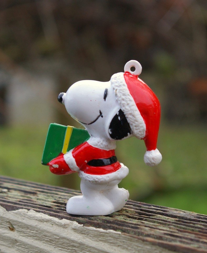 Snoopy Santa Claus Christmas Holiday 2 1/3" Tall Ornament Carrying Gift ...
