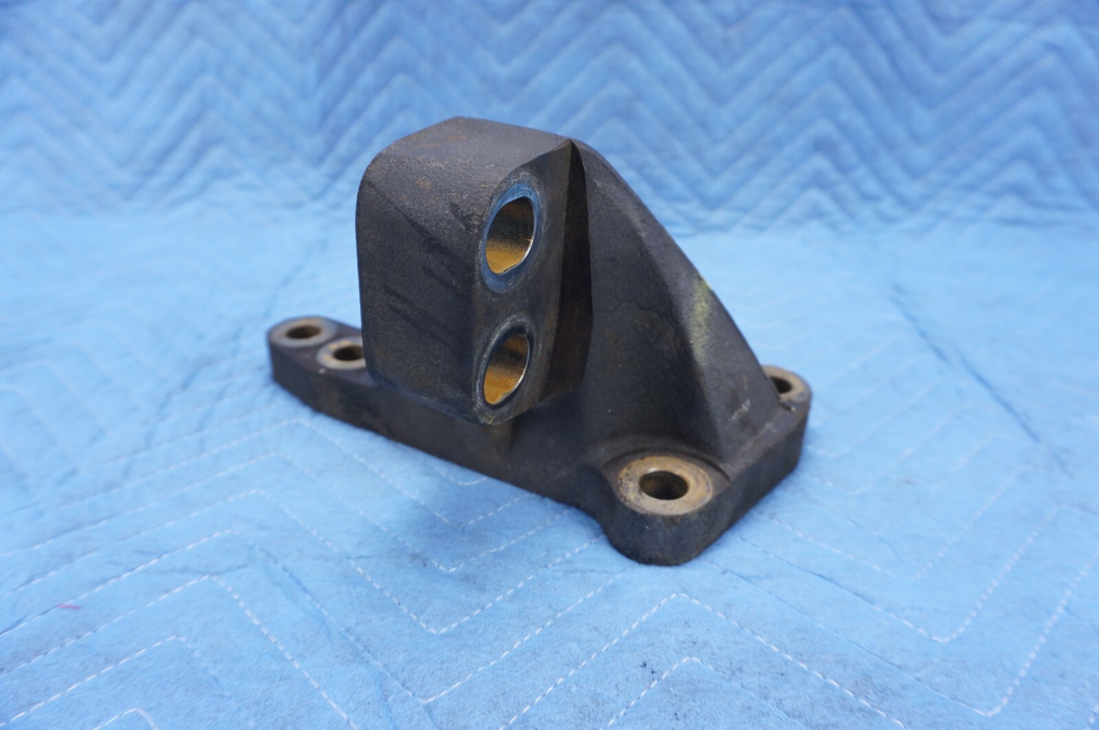 Detroit DD15 Engine Rear Mount w/Bolts 01-31372-001 OEM | eBay