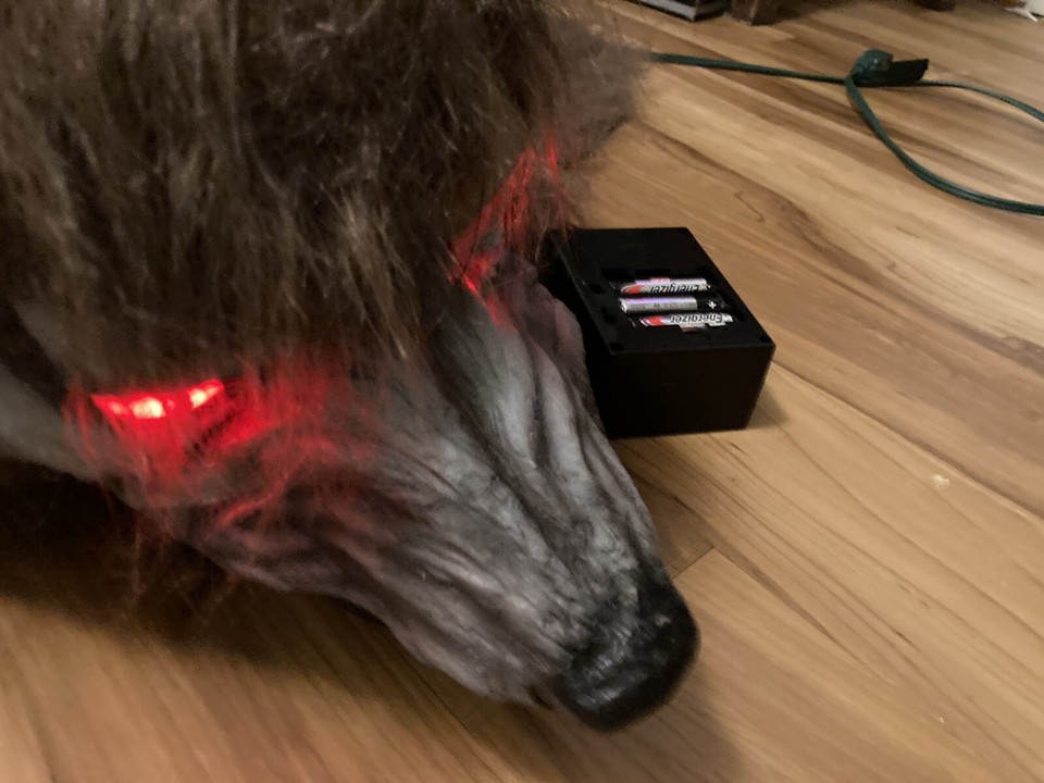 Grandin Road Howling light up brown werewolf rug Halloween animatronic ...