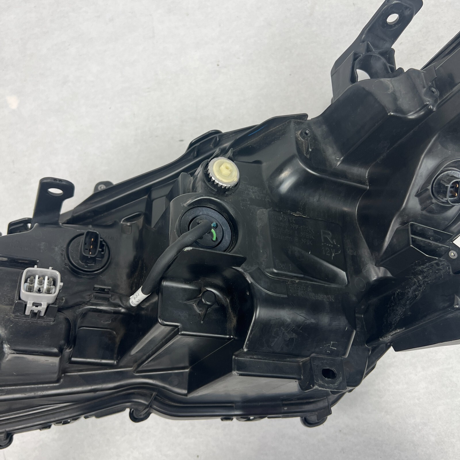 OEM 2021 2022 Toyota Camry LE Right Bi-LED Headlight Chrome Trim 81110 ...