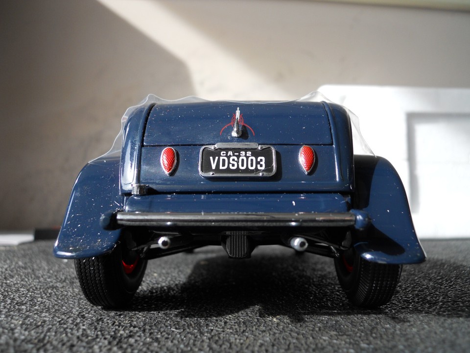 1932 Ford Highboy Deuce Coupe in custom Regal Blue Diecast Model Scale ...