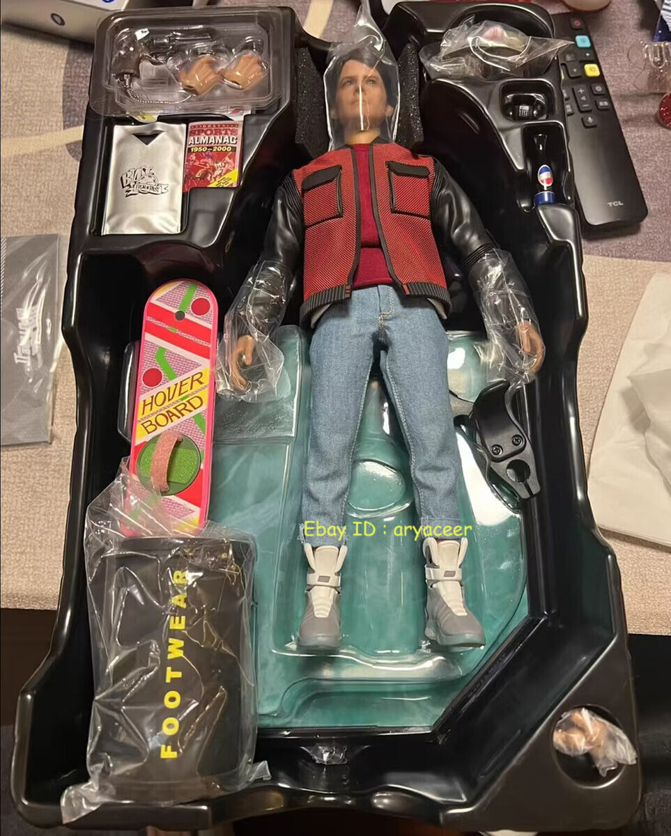 Hot Toys MMS379 Back to The Future Part Marty McFly 1/6 Hot Toys MMS379 Back to The Future Part Marty McFly 1/6