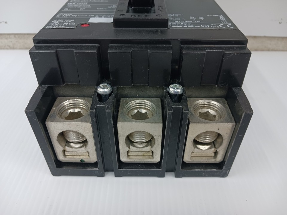 Square D 225 Amp Circuit Breaker 3 Pole 240 VAC 25kA QDL32225 *Green ...