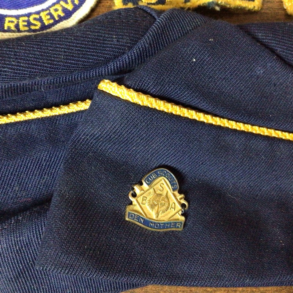 Cub & Boy Scouts Of America Lot of Patches, Metals, Scarves And More ...