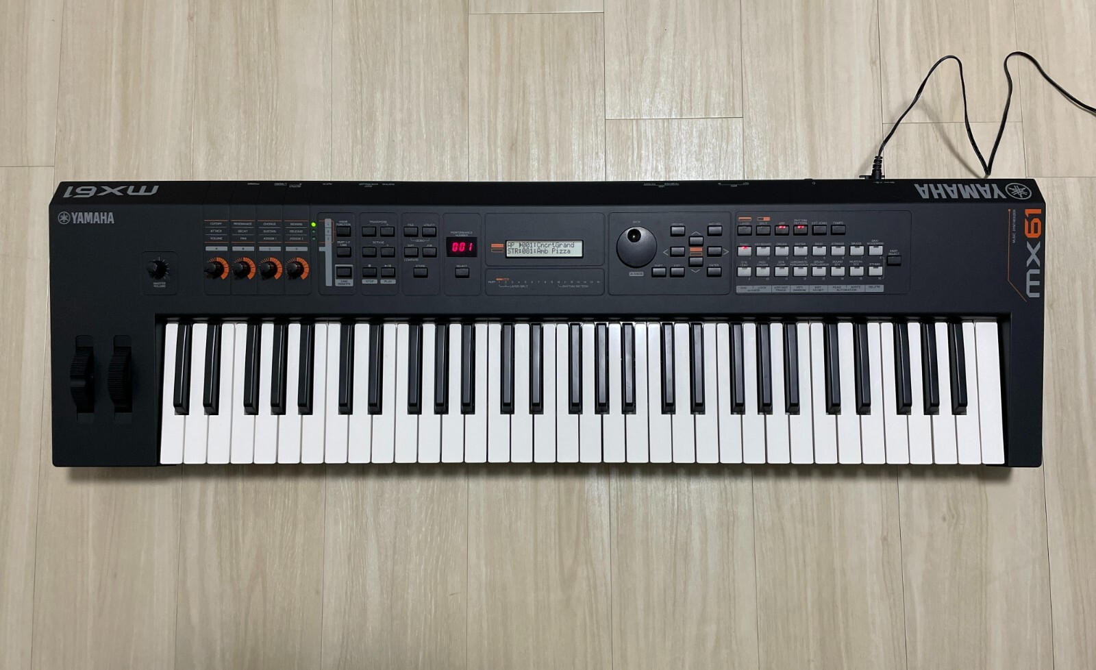 Yamaha MX61 61-Key Analog Keyboard Synthesizer with Soft Case and ...