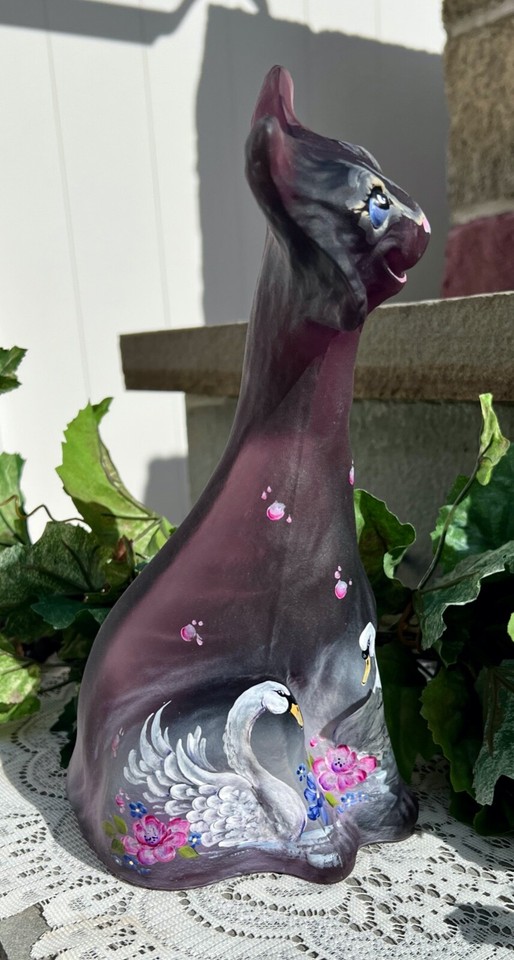 STUNNING FGS Fenton**PURPLE SATIN SWAN/FLORAL 11" ALLEY CAT FIGURINE ...