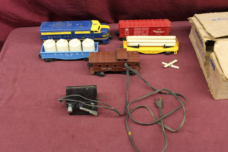 Vintage Lionel Trains Post War 1950's Era Set Sante Fe 204, Whirlpool ...