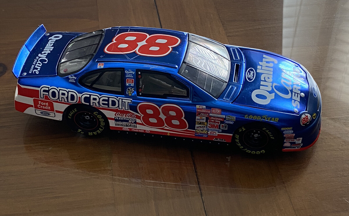 Race Car 88 Ford Credit 2000 Dale Jarrett #88 Quality Care/Ford Credit
