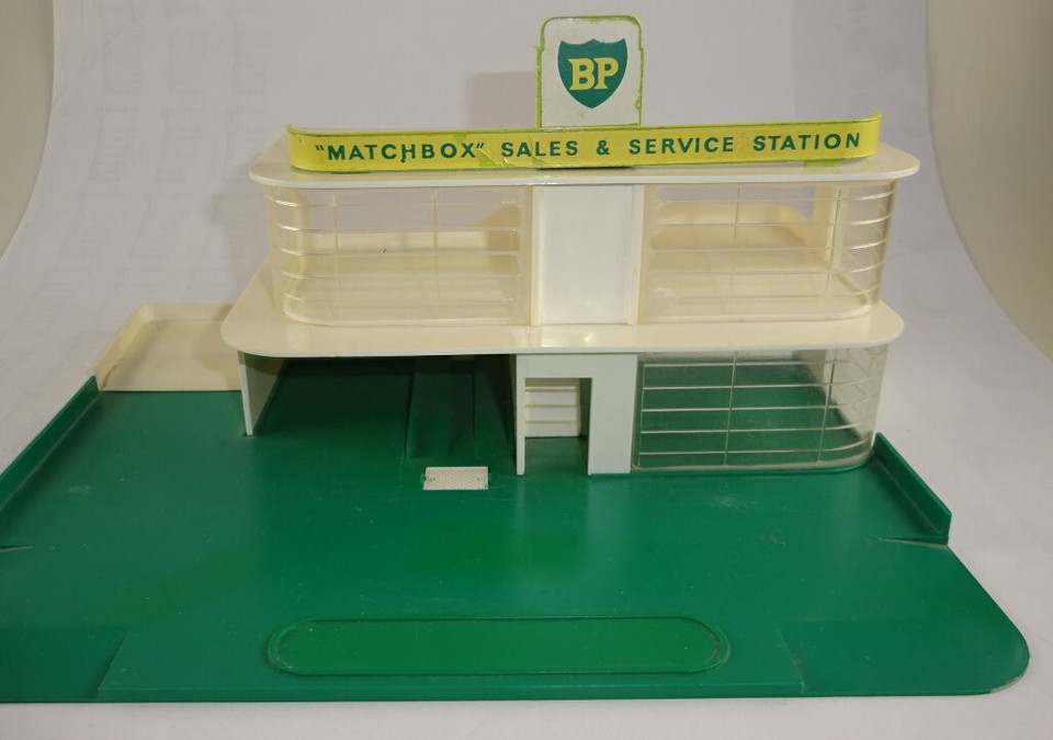 Matchbox G-10 Service Station Set 1963 green/white "BP" complete, very ...
