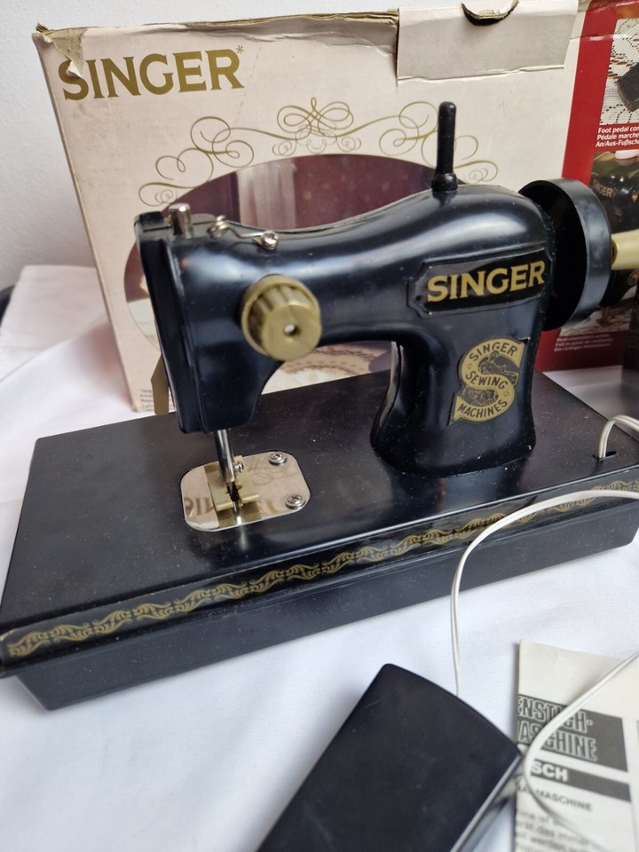 Vintage Singer Toy child's sewing machine | eBay