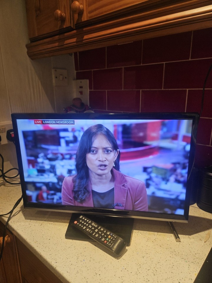 Samsung 22" 1080p HD Television | eBay UK