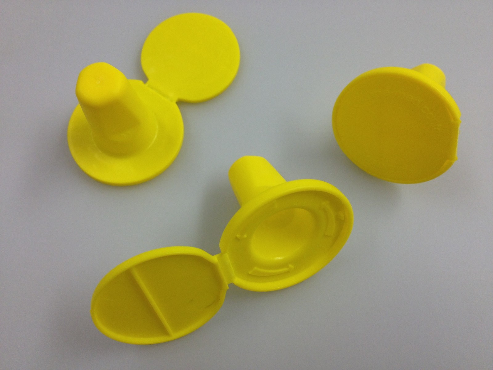 Single Hinged Needle Shield - for safe removal of medical needle ...