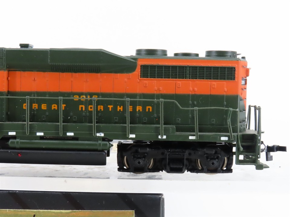 HO Scale Bachmann 41-0825-11 GN Great Northern GP30 Diesel Locomotive ...