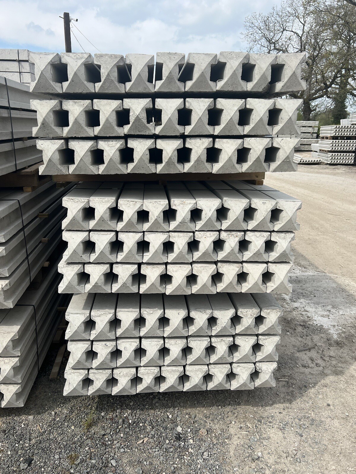 •NEW• REINFORCED 7FT INTERMEDIATE CONCRETE GARDEN FENCING POSTS | eBay UK