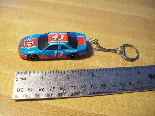RICHARD PETTY 1/64 scale #43 STP HOMEMADE KEY CHAIN Black Windows ...