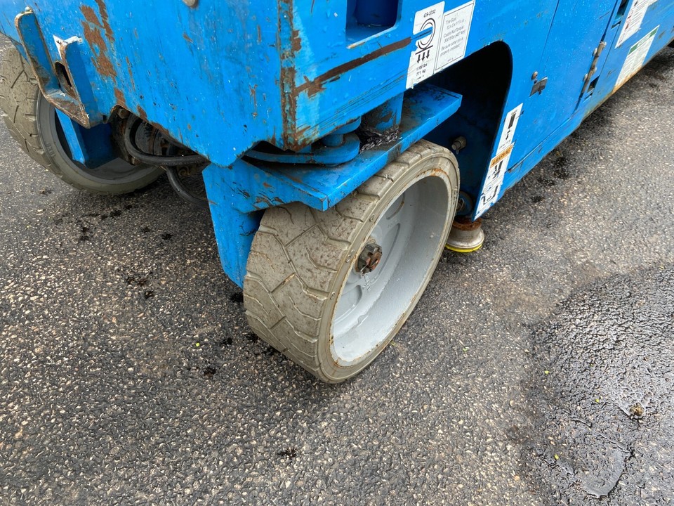 2014 Genie GS-3232 Self Propelled 32’ Electric Scissor Lift with ...