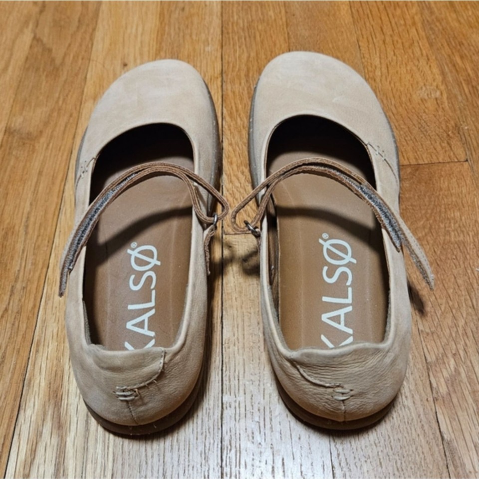Kalso Women's Earth Shoes Dash Nubuck Leather Negative Heel Light Beige ...