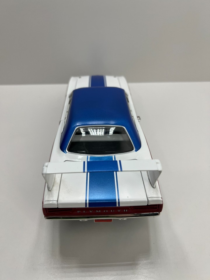 ERTL Sox and Martin 1970 Plymouth Superbird 1:18 Scale Collectable RARE ...