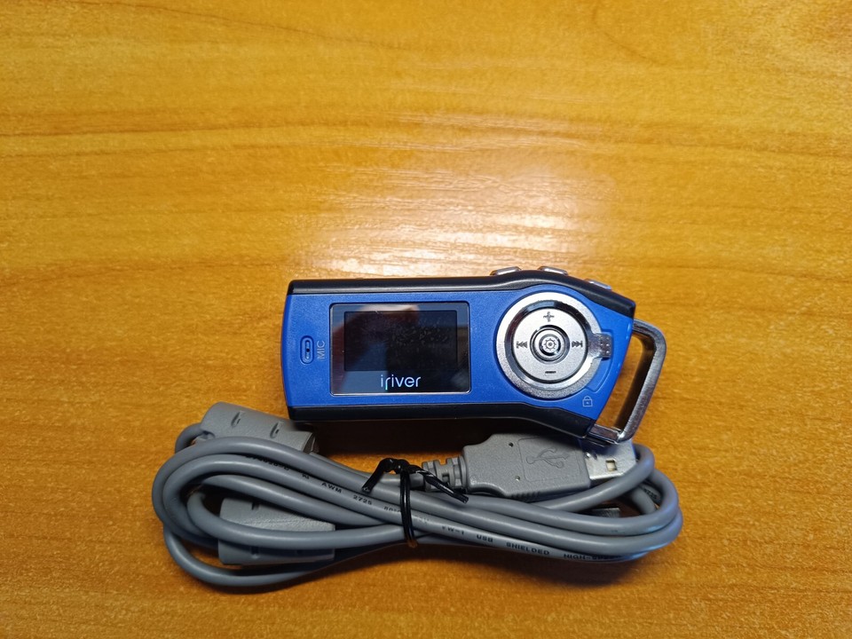 iRiver T 10 Blue (1 GB) Digital MP3 Media Player RARE! | eBay