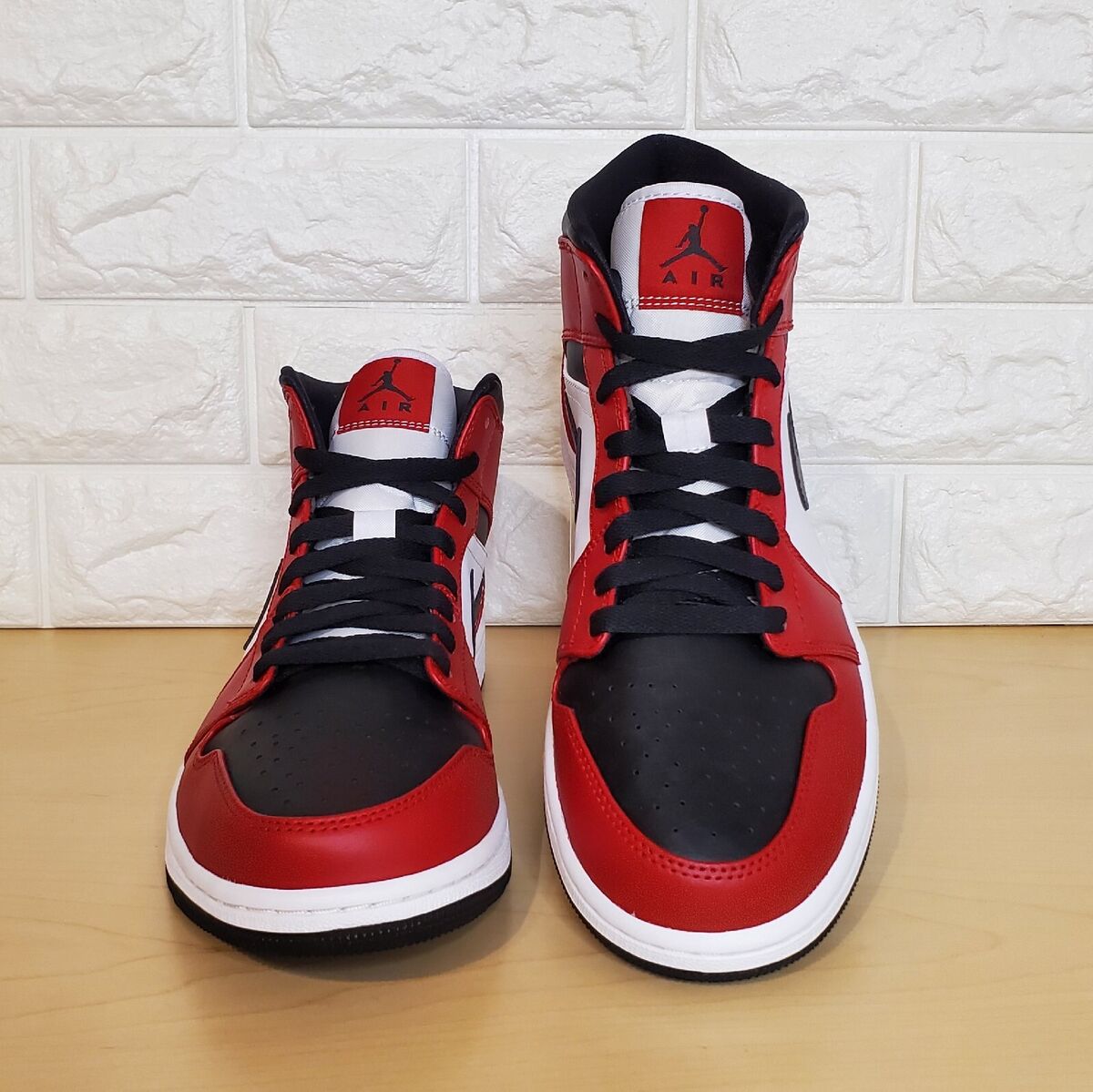 Nike Air Jordan 1 Mid Chicago Black Toe Mens Size 8.5 Red Nike Air Jordan 1 Mid Chicago Black Toe Mens Size 8.5 Red