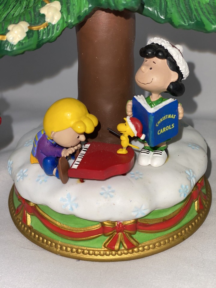 The Peanuts Musical Christmas Tree Danbury Mint Charlie Brown Snoopy ...