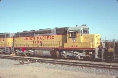 UP 1404 SDP-35 YERMO CA (UNION PACIFIC) ORIGINAL SLIDE 04-29-84 T9-4 | eBay