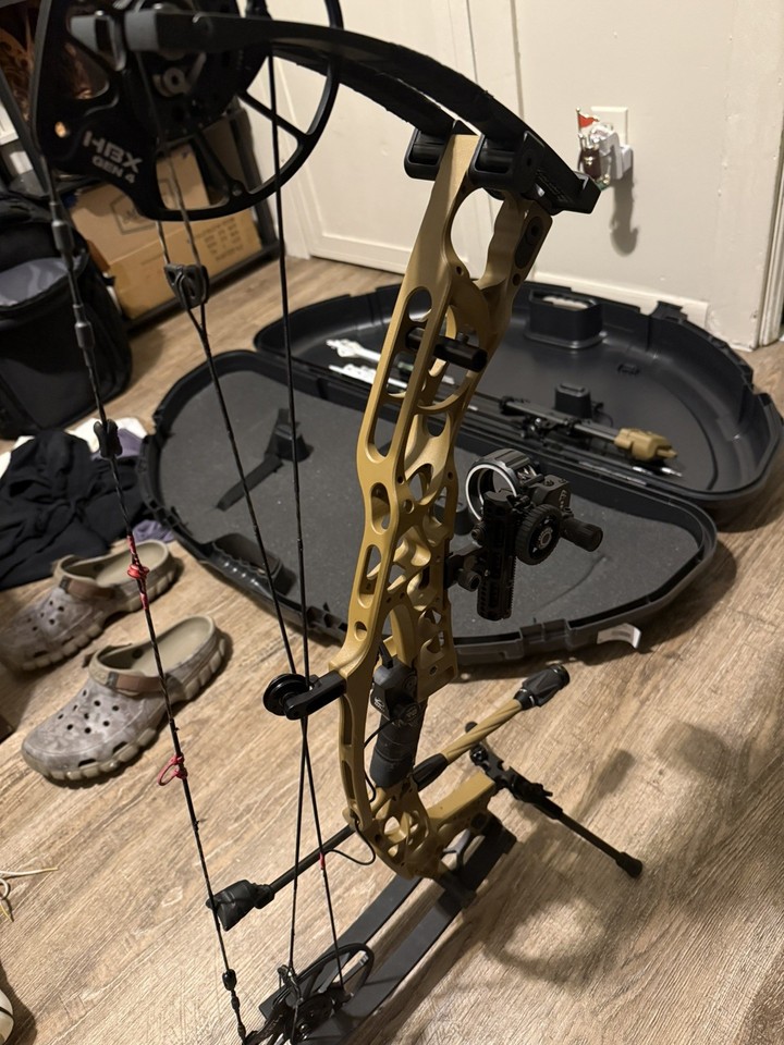 Hoyt AX2 Right Handed Bourbon Color 70lb | eBay