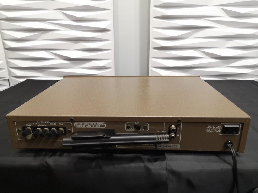 Marantz ST-5 FM/AM high quality synthesizer tuner Operation Marantz ST-5 FM/AM high quality synthesizer tuner Operation