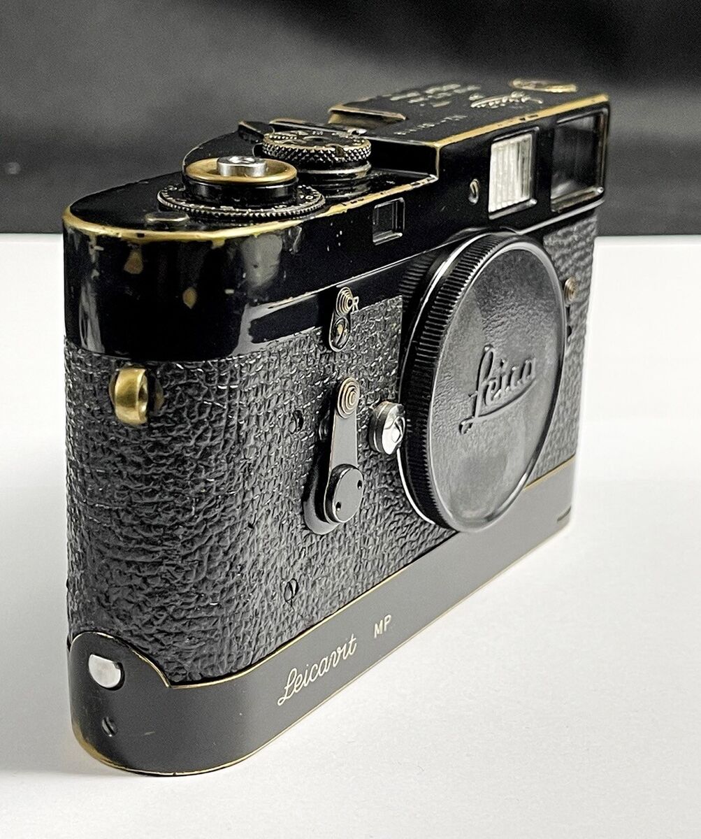 Leica M2 Black Paint Film Camera with Leicavit MP Rapid Leica M2 Black Paint Film Camera with Leicavit MP Rapid