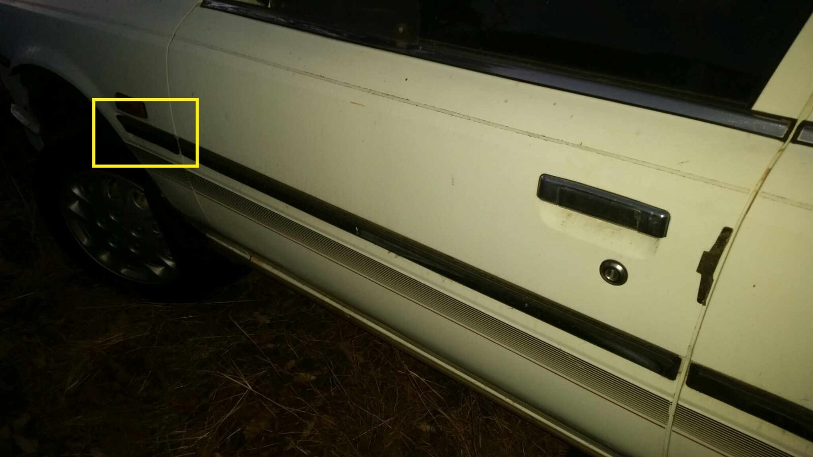 05/1987 to 12/1992 Toyota SV21 Camry - Left front guard moulding trim ...