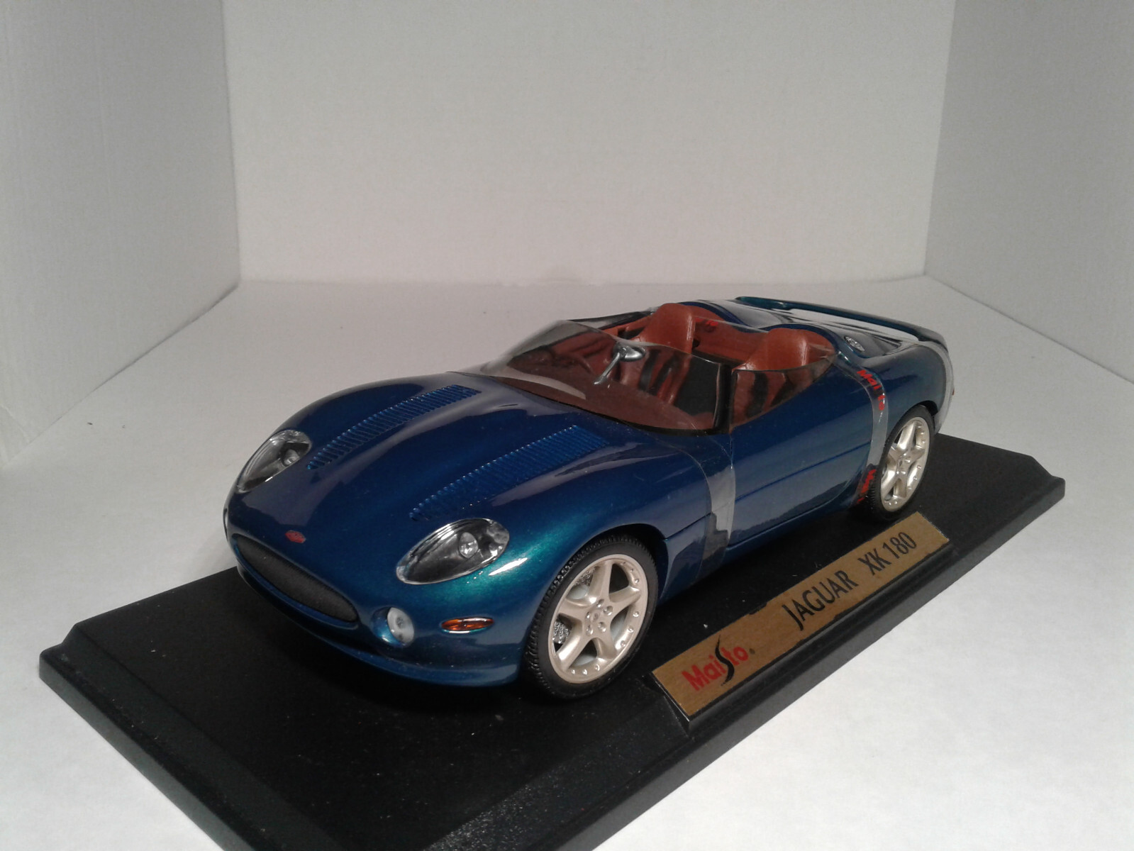 Maisto Special Edition Jaguar XK 180 RHD 1:18 Scale | eBay