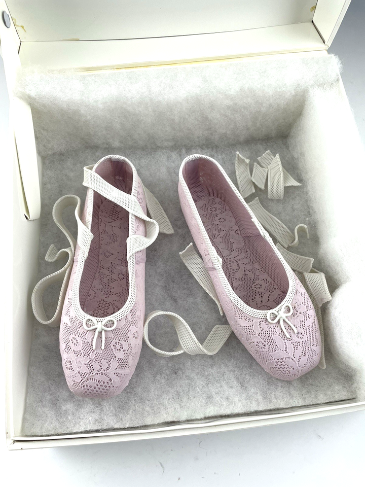 Lladro Caprichos Figurine #1540 PINK BALLET SLIPPERS BALLERINA SHOES ...